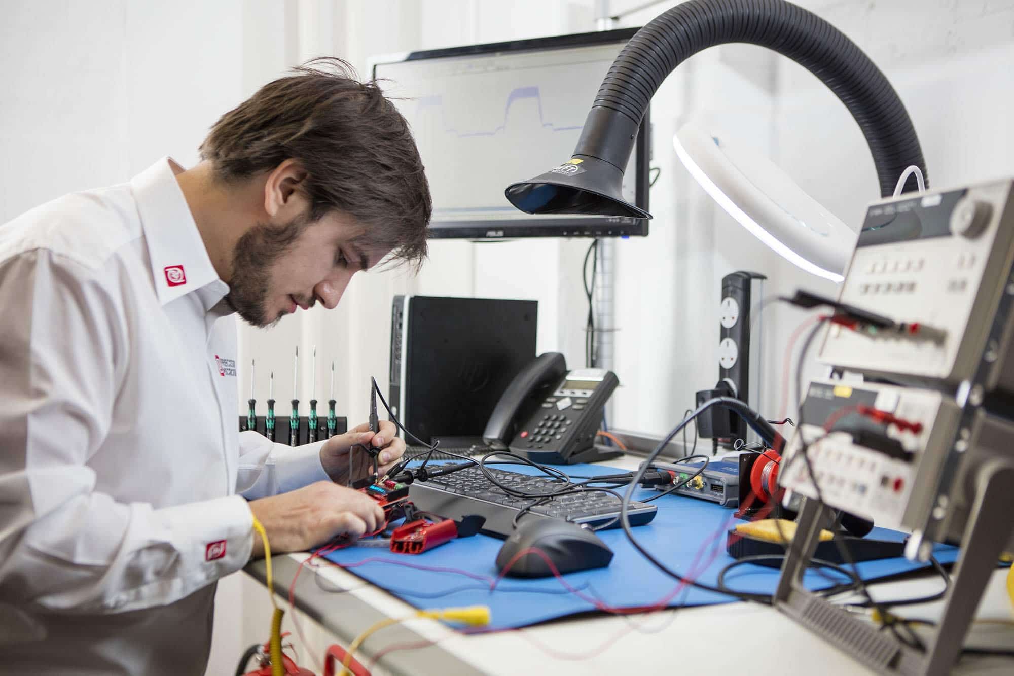 Precision Microdrives – DC motors and mechanisms